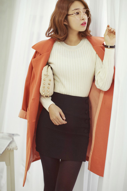 Mix váy và áo khoác chơi xuân