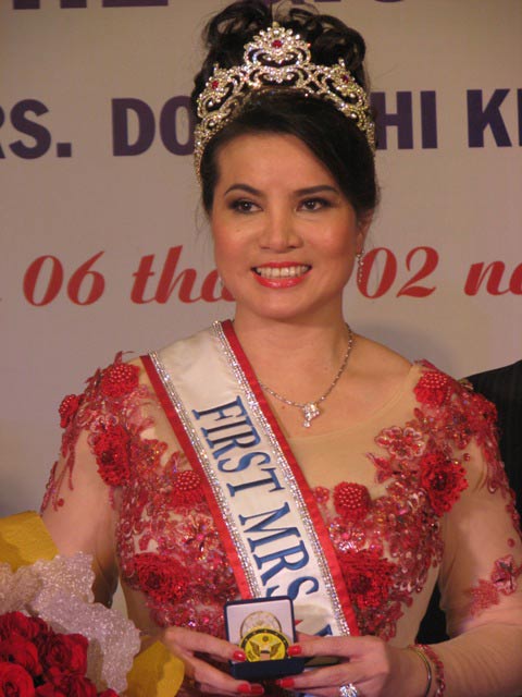 TS Kim Hồng đón danh hiệu Đệ nhất HH Quý bà