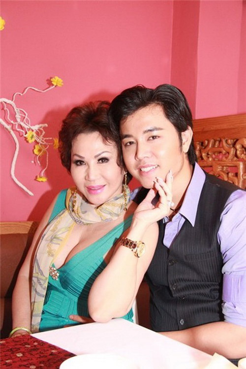 Hoàng Việt: Yvonne Thúy Hoàng "chuẩn girl”