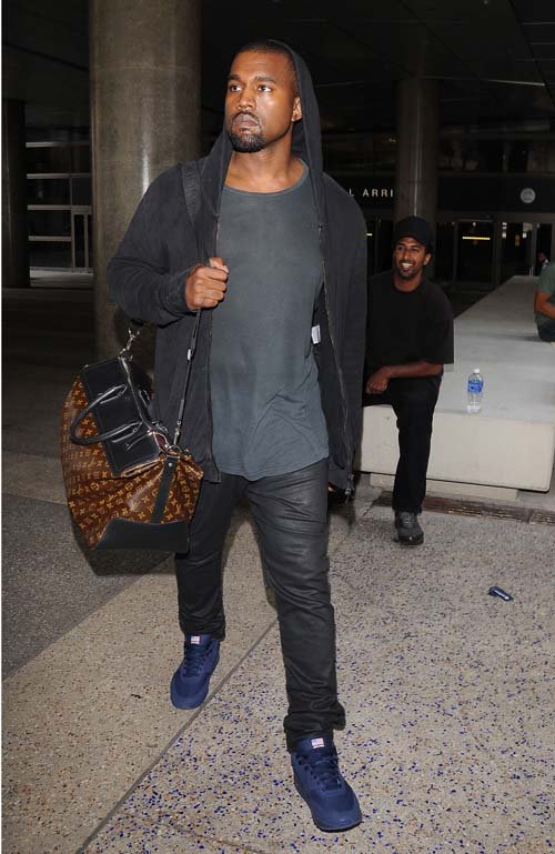 Kanye West đánh nhau với kẻ chửi thề Kim