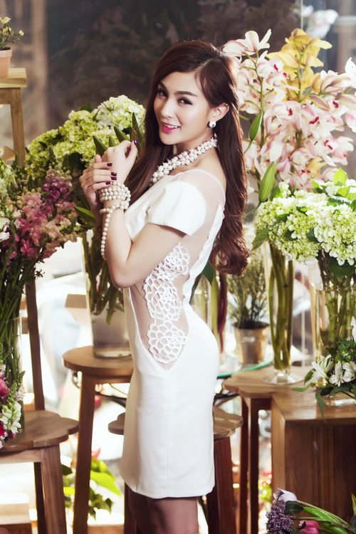 Hotgirl Kelly: Valentine độc thân vẫn rạng ngời