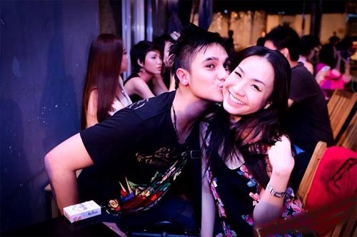 BAGGIO | Hot boy Baggio tặng vợ những trái tim nóng bỏng