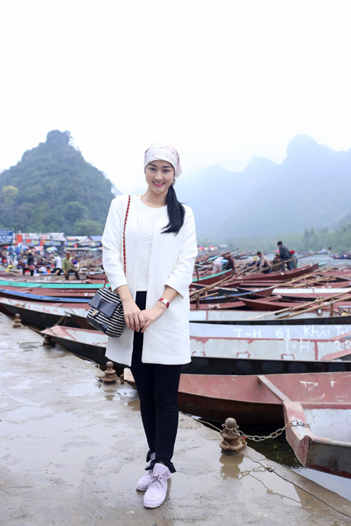 Maya, Trang Trần rủ nhau đi chùa cầu duyên