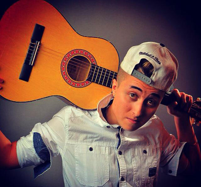 Hút 'gái' sau khi phẫu thuật chuyển giới giống Justin Bieber