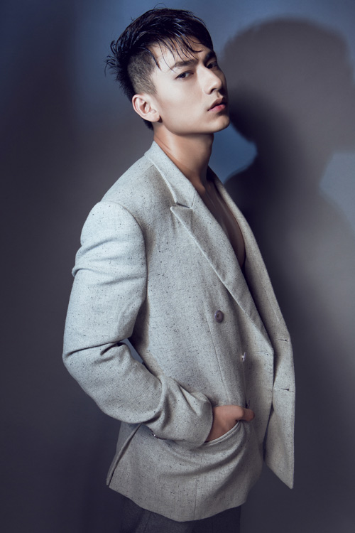 Isaac 365 đánh lẻ sau khi làm dậy sóng The Remix