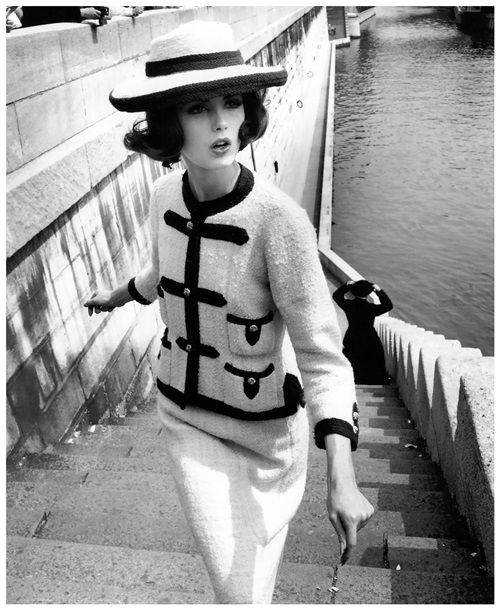 Quyền lực ma thuật của những bộ suit Chanel