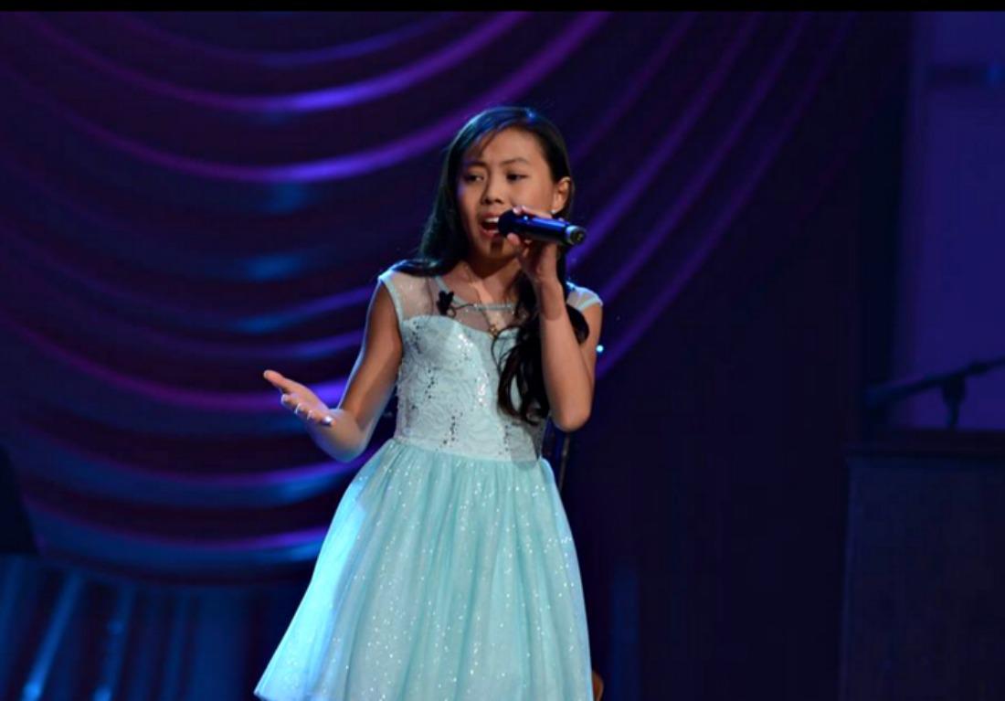 Mackenzie đứa trẻ bị bỏ rơi trong hộp các tông tới cô bé nổi danh khắp ...