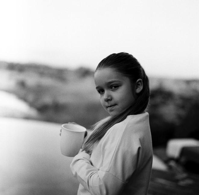 Không ngờ Brooklyn và Harper Beckham lại giống nhau như hai giọt nước