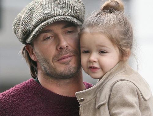 Không ngờ Brooklyn và Harper Beckham lại giống nhau như hai giọt nước