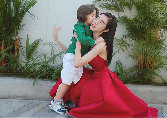 Sau vụ lộ ảnh chồng, Elly Trần khiến fan phì cười khi kể chuyện bị con ...