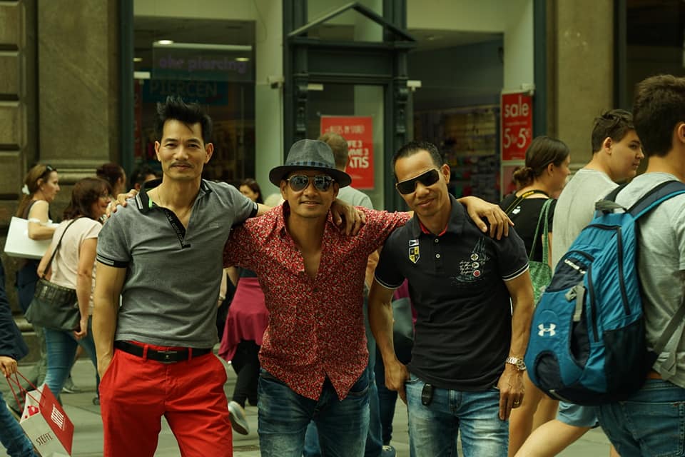 Bi Béo - Con trai Xuân Bắc cởi trần trùng trục giữa trời Tây