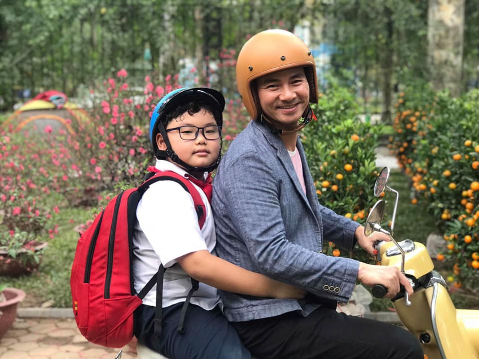 Bi Béo - Con trai Xuân Bắc cởi trần trùng trục giữa trời Tây