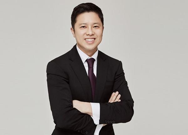 Tiết lộ danh tính thật của chồng nữ hoàng gợi cảm nhất xứ Hàn