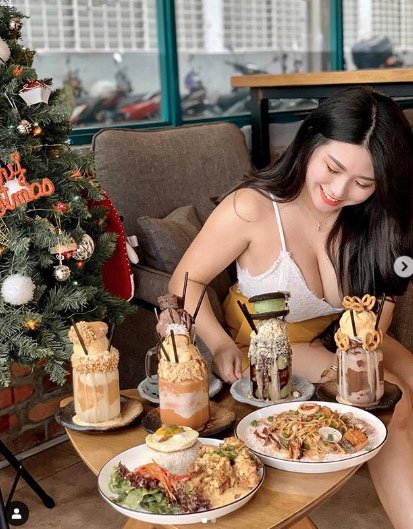 Mặc thoáng chụp ảnh khoe đồ ăn, cô gái Malaysia nổi tiếng trên mạng xã hội
