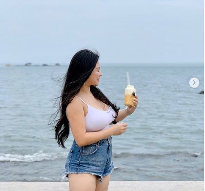 Mặc thoáng chụp ảnh khoe đồ ăn, cô gái Malaysia nổi tiếng trên mạng xã hội