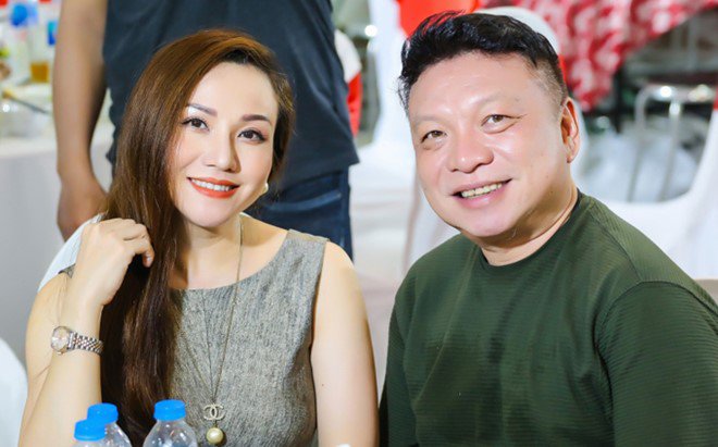 Hóa ra ca sĩ Hoàng Châu và cô gái Yến Khoa nổi hàng chục năm trước là cùng 1 người!