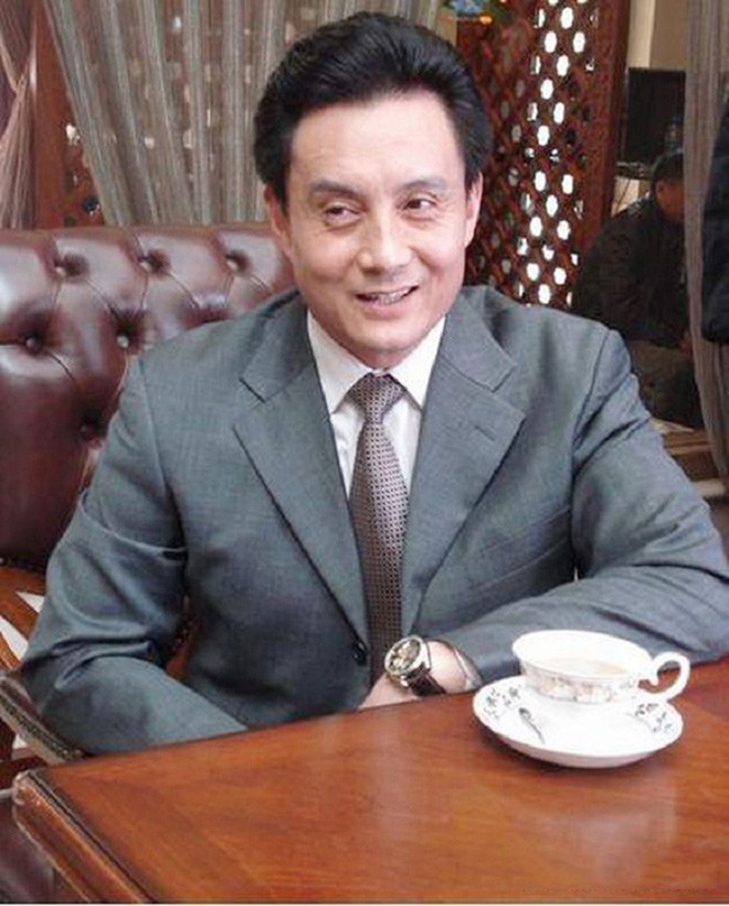 Bạch Long Mã đẹp trai nhất màn ảnh: Tuổi 64 bán hàng trên mạng, phong ...