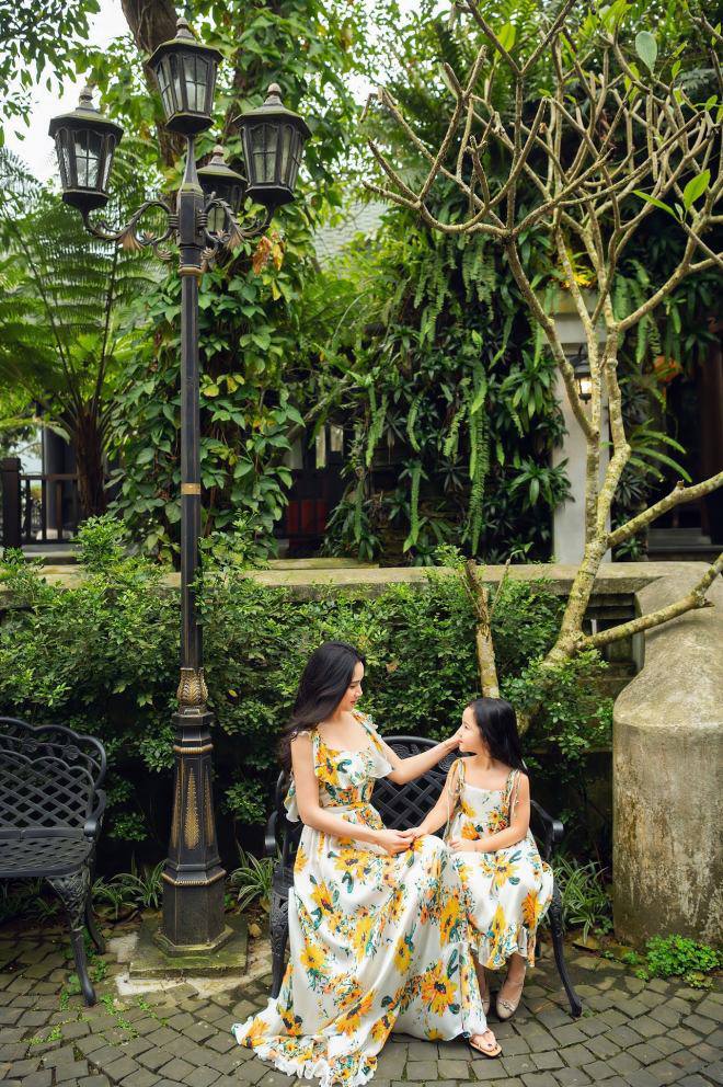 5 tuổi, con gái Trang Nhung là nàng thơ, mẫu nhí độc quyền của riêng mẹ