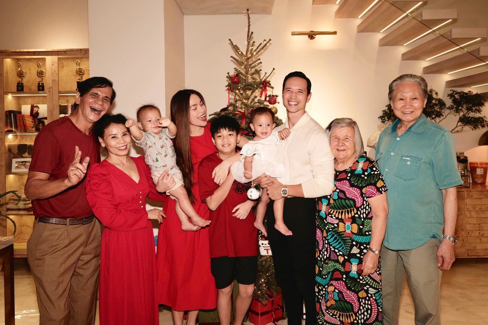 Hồ Ngọc Hà câm nín trước cảnh Lisa, Leon đè đầu cưỡi cổ anh trai, Subeo ...