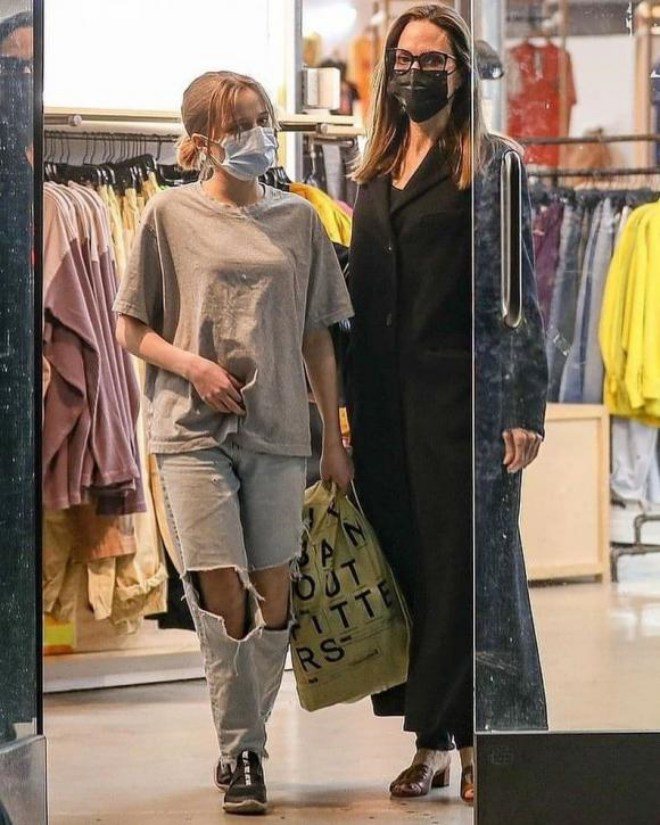 Con gái út của Angelina Jolie 13 tuổi đã dậy thì lớn bổng, ngày càng ra ...