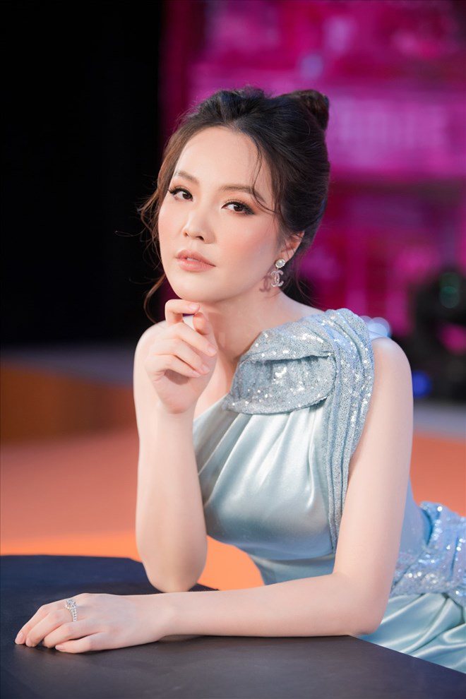 BTV VTV Thụy Vân làm chồng đại gia quyết tâm cưa đổ dù chỉ xem bản tin trên TV