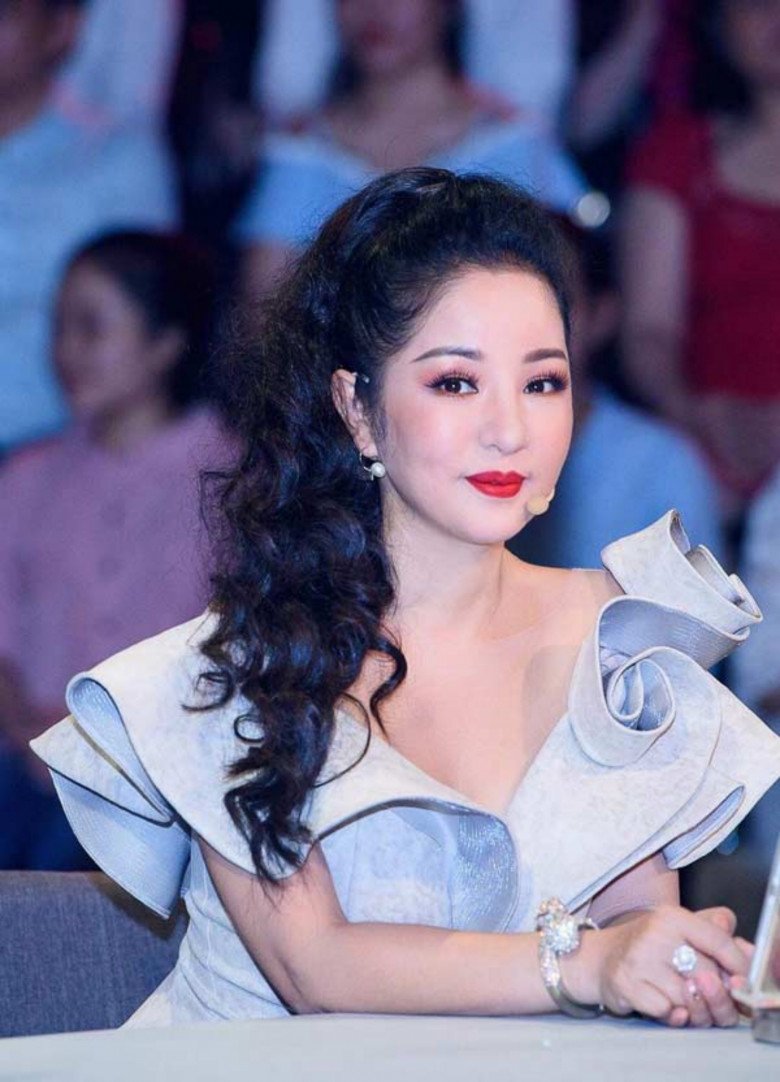 Đăng quang Á hậu không được công nhận, Thúy Nga giờ đọ sắc Jennifer Phạm, khiêm tốn tự nhận như ...