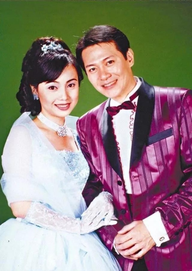 Chị đại TVB kém mẹ đẻ 18 tuổi, từng ân hận: Mãi tôi mới nhận ra người thứ 3 luôn dại dột