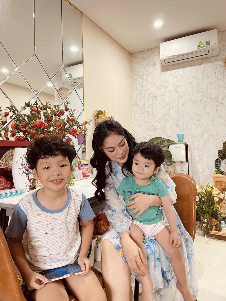 Bị hủy hợp đồng 200 triệu, Dương Cẩm Lynh trách vợ mới của chồng cũ: Nhờ chị tôi mới có ngày hôm nay