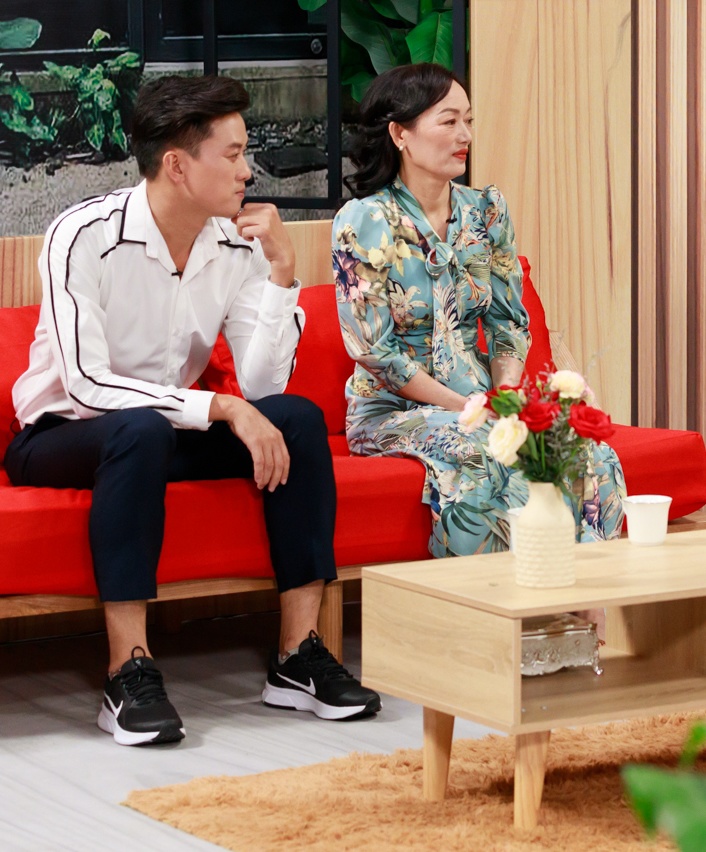 Quách Ngọc Tuyên lấy vợ đáng tuổi cháu, mẹ vợ mắc cỡ bỏ chạy khi chàng ...