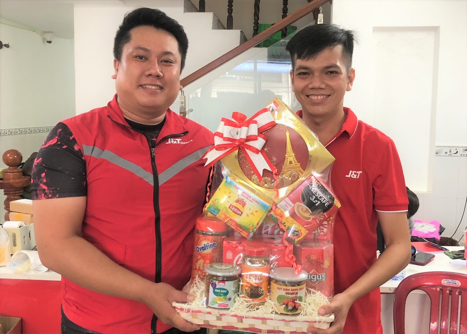 J&T Express cùng nhà bán- khách hàng- shipper tạo nên mùa "Tết dễ dàng”