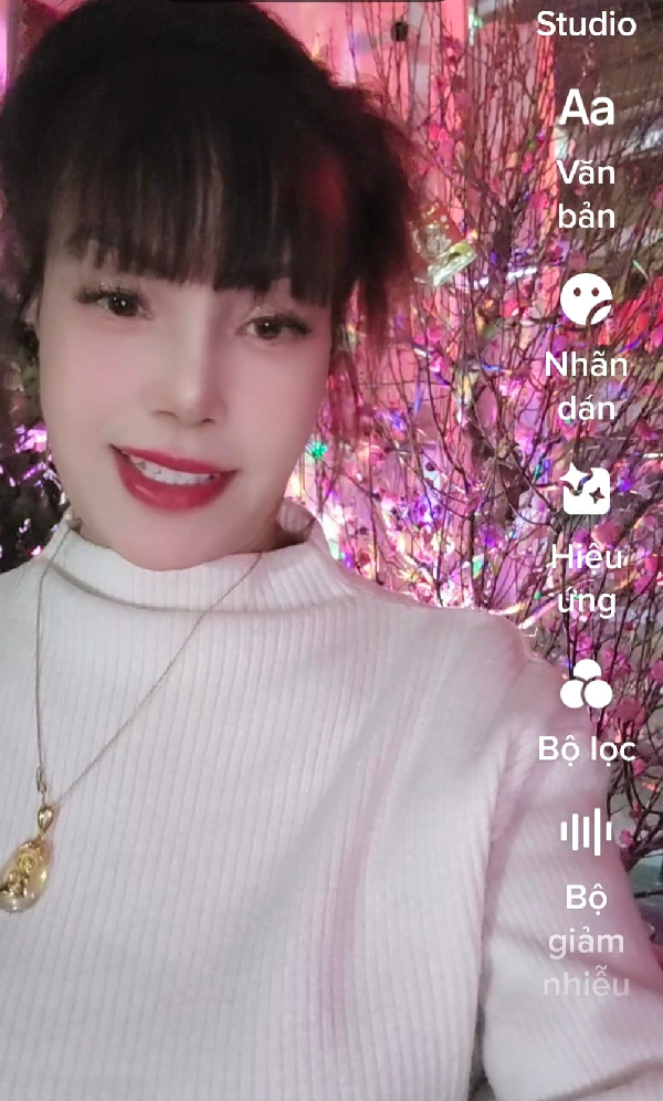 Cô dâu Thu Sao và chồng trẻ đón Tết Quý Mão hoành tráng tại nhà riêng ...