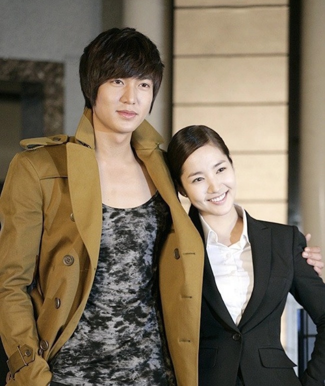 Lee Min Ho: Trai đẹp tuổi Mão triệu đô để mẹ giữ tiền, tin đồn lái máy bay đại gia bất ngờ rơi trúng