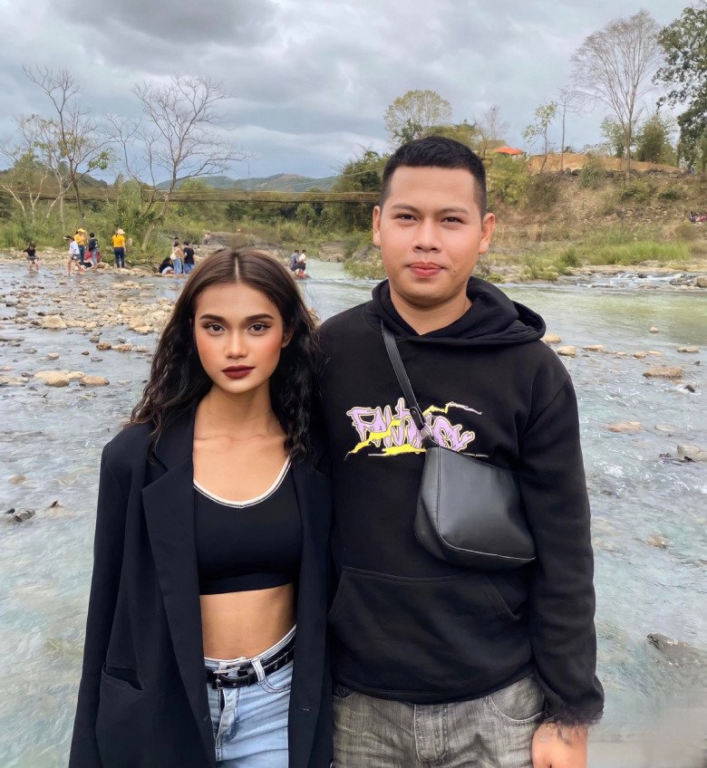 Mang bầu và đi đẻ khi chồng nhập ngũ, mẹ bỉm sau sinh tự chăm sóc bản thân và "thăng hạng” nhan ...