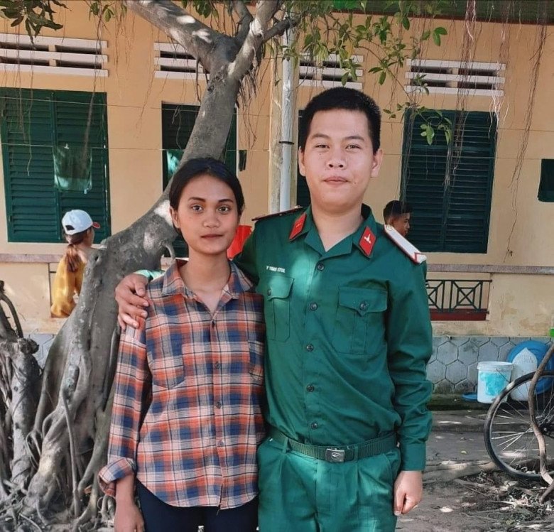 Mang bầu và đi đẻ khi chồng nhập ngũ, mẹ bỉm sau sinh tự chăm sóc bản thân và "thăng hạng” nhan ...