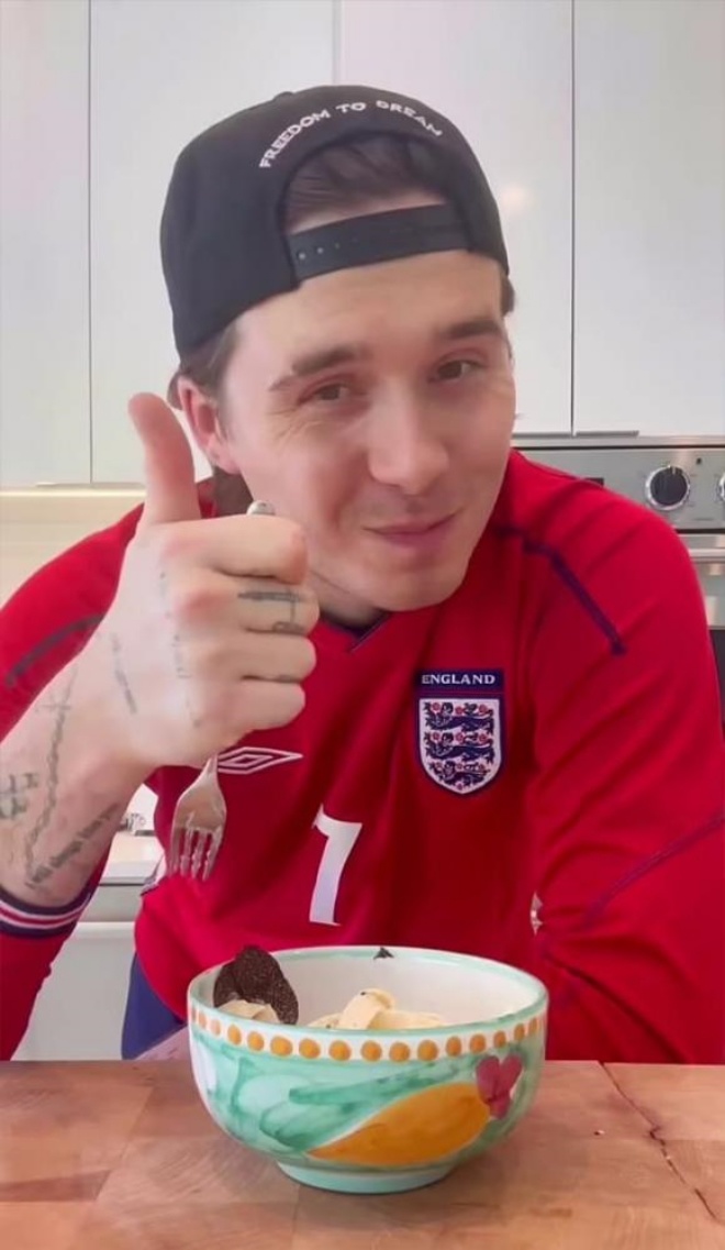 Giữa lúc đám cưới cổ tích bị khui sự thật, Brooklyn thách đố Beckham ...