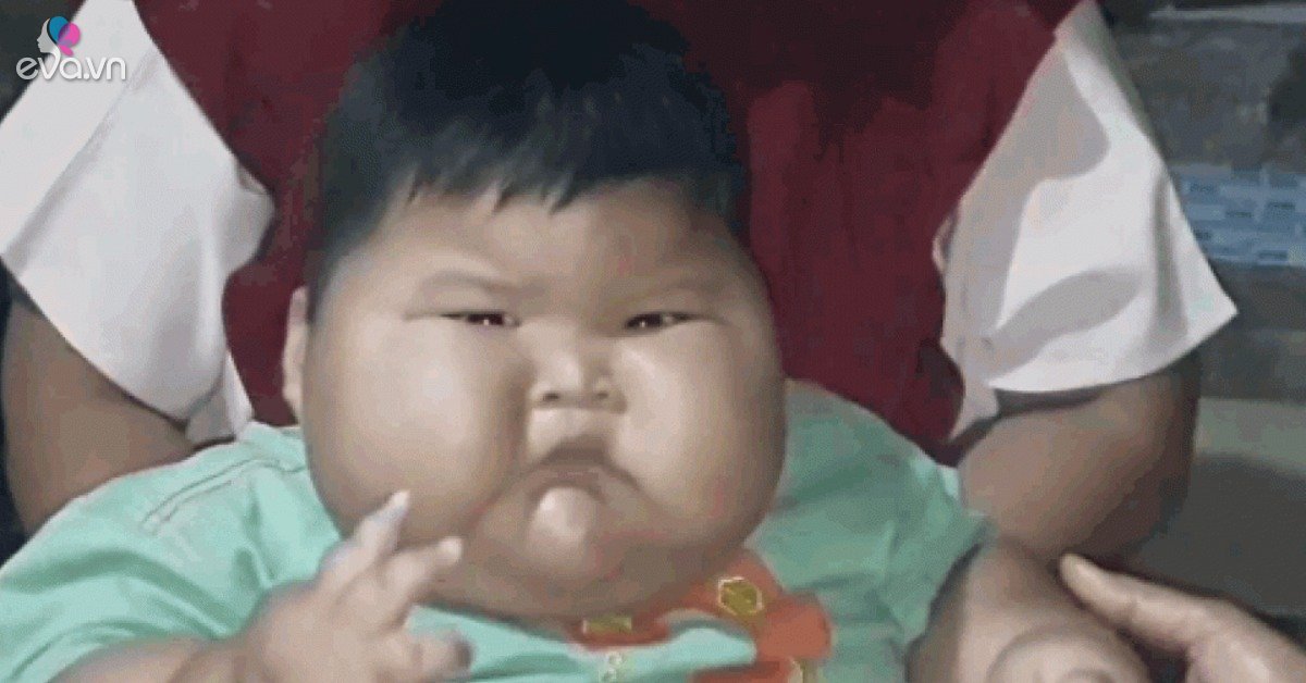 Clip: Choáng với bé trai 16 tháng nặng tới 27kg