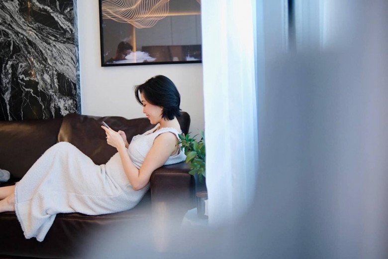 Những sao Việt ôm bụng bầu đón mèo vàng năm Quý Mão, 1 người chuẩn bị ...