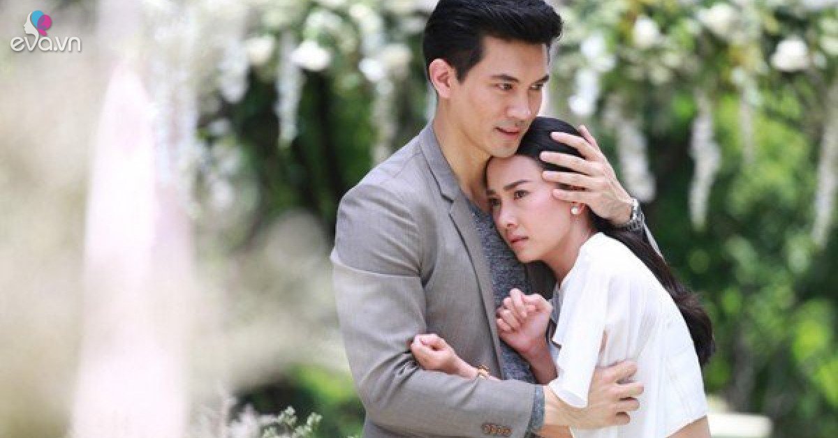 Ngày ly hôn mẹ chồng đưa cho bọc đồ to, đến cửa tòa mở ra vợ chồng tôi ...