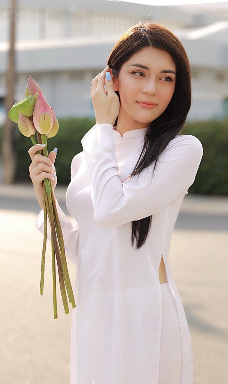 Ngọc nữ chuyển giới tự nhận có gương mặt Hoa hậu, thái độ với giám khảo: Hương Giang, Lâm Khánh ...