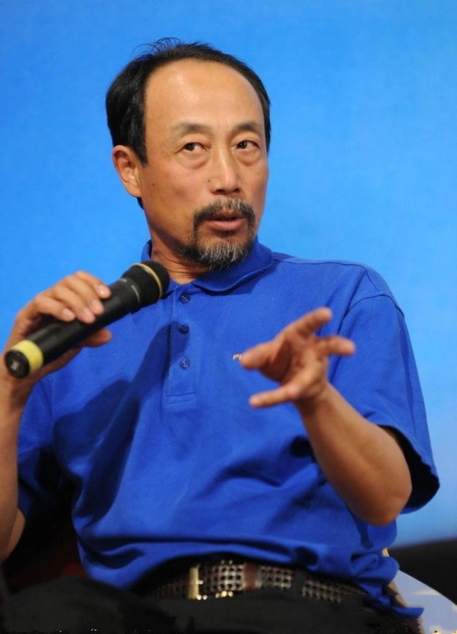 Từng mắng Triệu Vy và Huỳnh Hiểu Minh ngu ngốc, sao nam giờ nhặt rác ...