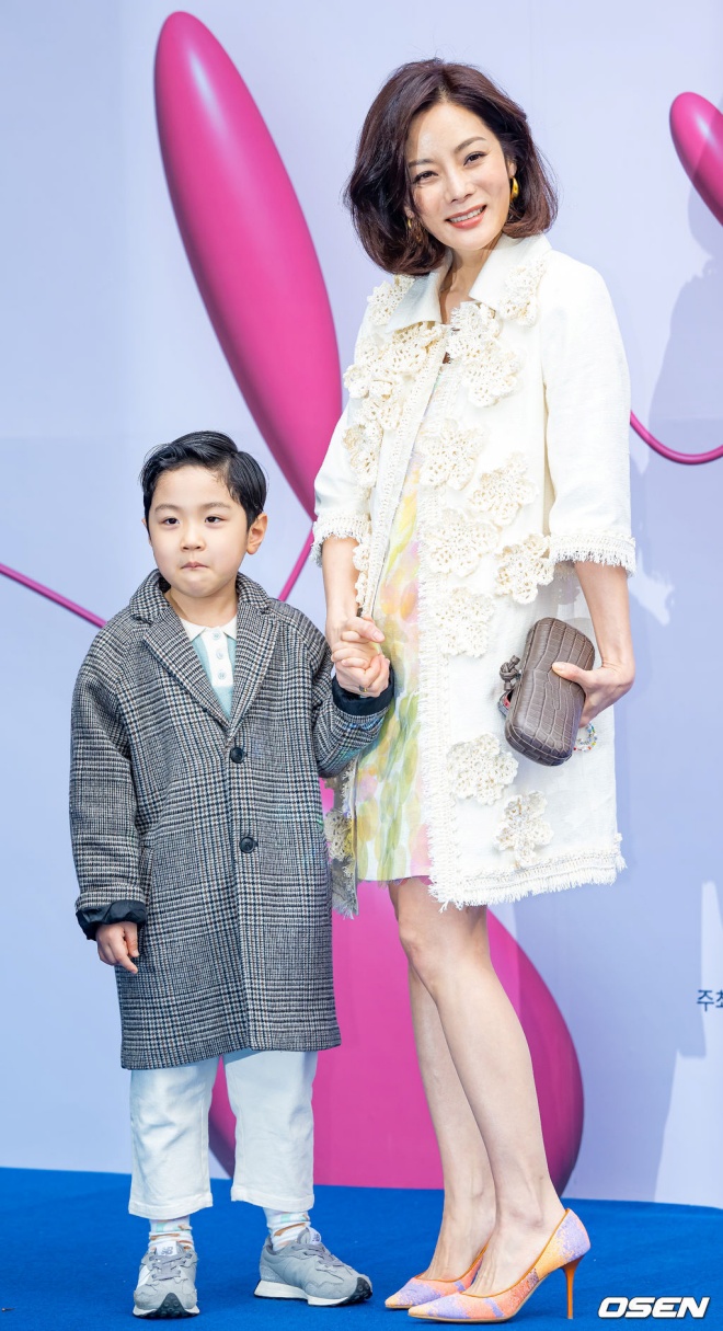 Chae Rim dắt con trai đi sự kiện, diện mạo tuổi U50 khiến khán giả giật ...