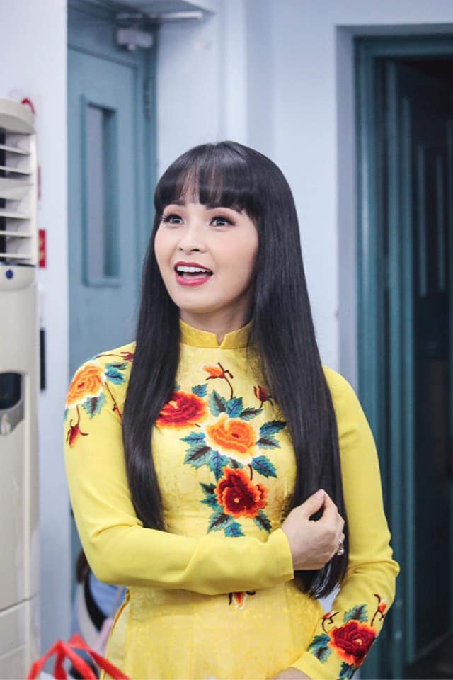 2 nữ ca sĩ quê Quảng Ninh mất hút khỏi showbiz: Người ở nhà 100 tỷ, người tậu biệt thự 600m2