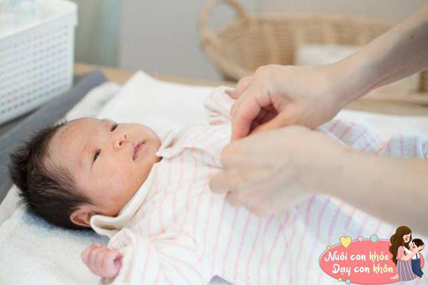 Thời tiết trên 30 độ C liên tục khiến trẻ sơ sinh bị rôm sảy, bác sĩ ...