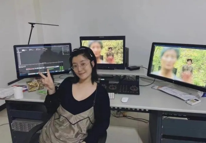 Oái oăm như cuộc đời nữ đạo diễn nổi nhất showbiz, bị sỉ nhục vì đẹp quá tiêu chuẩn cho phép