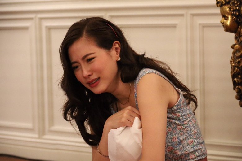 Chưa kịp mừng vì mẹ được xuất viện, tôi thẫn thờ khi thấy tin nhắn từ ngân hàng trên điện thoại ...