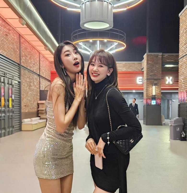Hari Won được chồng dìu như bà hoàng tại sự kiện: Mặc o ép vòng một ...