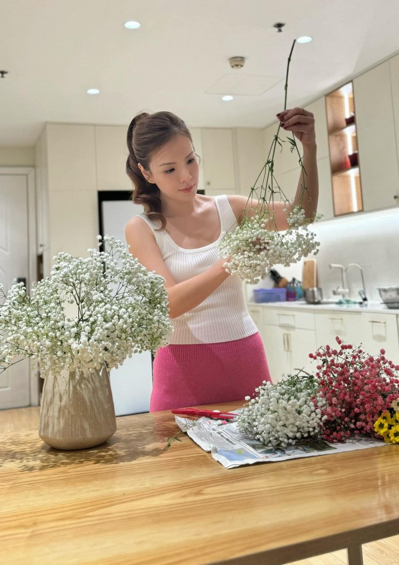 MC Đan Lê khoe bí quyết cắm hoa baby đẹp mê, nhắc chị em Đừng cắm hoa ...