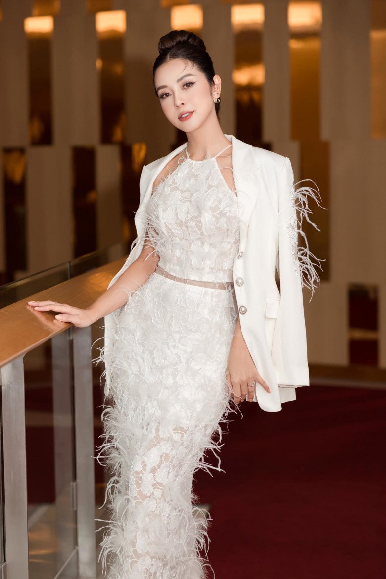 Jennifer Phạm xứng danh cao thủ mặc đẹp, U40 mặc kín bưng nhưng gây ...