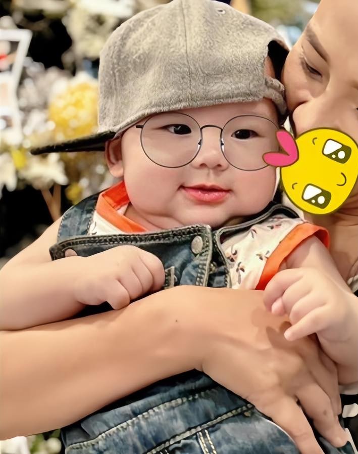 Con trai Minh Hằng 5 tháng tuổi bụ sữa, khuôn mặt như bản sao của mẹ ...