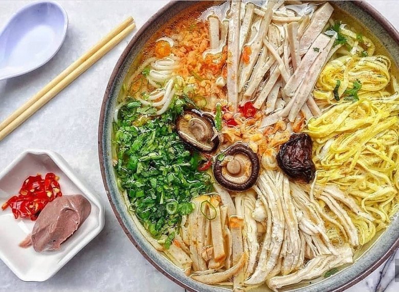 7 quán bán món bún kỳ công nhất Hà Thành, bát bún đẹp như một bức tranh